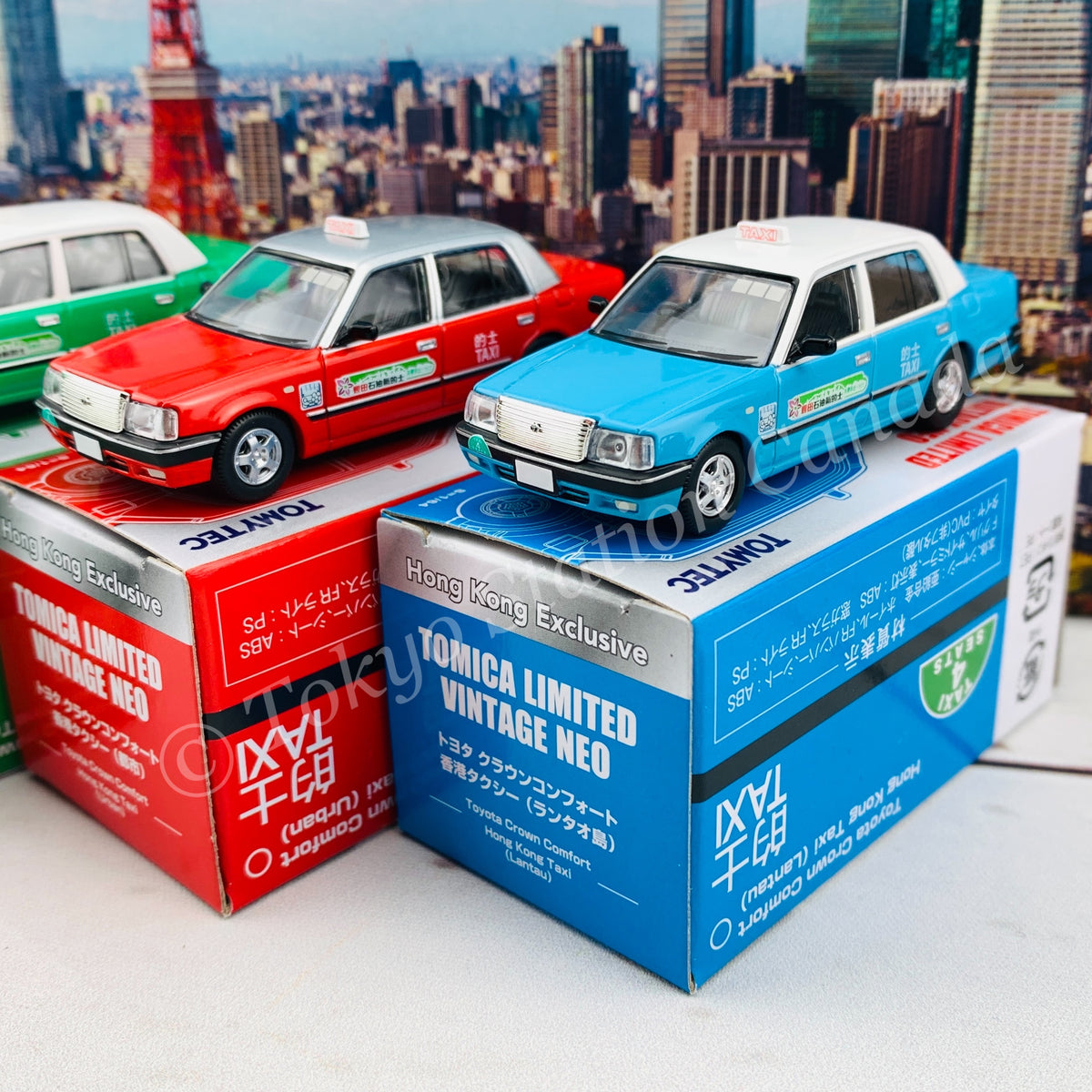 Tomytec Tomica Limited Vintage Neo 1/64 TOYOTA CROWN COMFORT Hong Kong – Tokyo Station