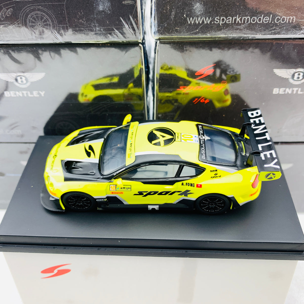 Sparky 1/64 BENTLEY CONTINENTAL GT3 NO.10 5TH MACAU GP FIA GT WORLD CU – Tokyo Station
