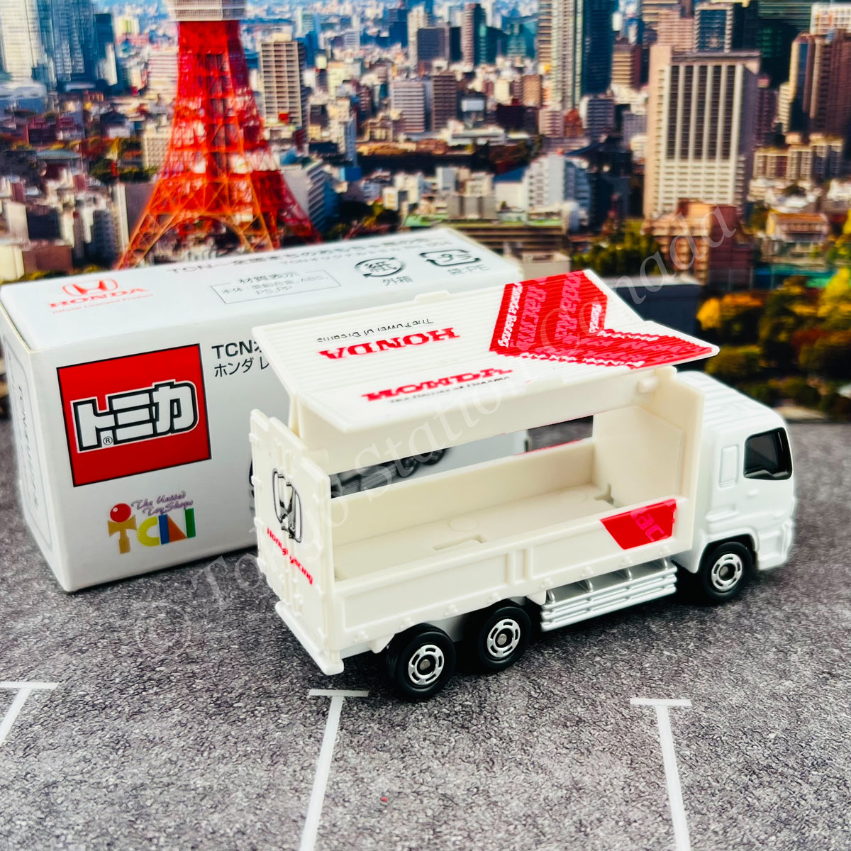TOMICA TCN Original Honda Racing Transporter (Isuzu GIGA) – Tokyo Station