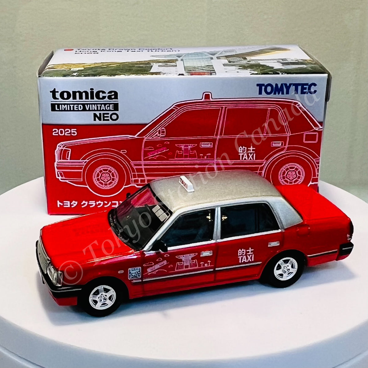 Tomytec Tomica Limited Vintage Neo 1/64 TOYOTA CROWN COMFORT Hong Kong – Tokyo Station
