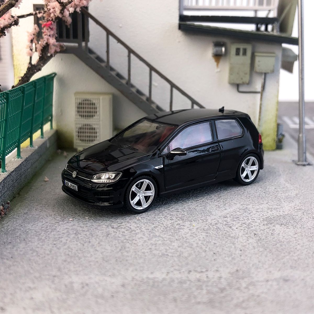 ZOOM 1/64 Golf R MK7 - Black – Tokyo Station
