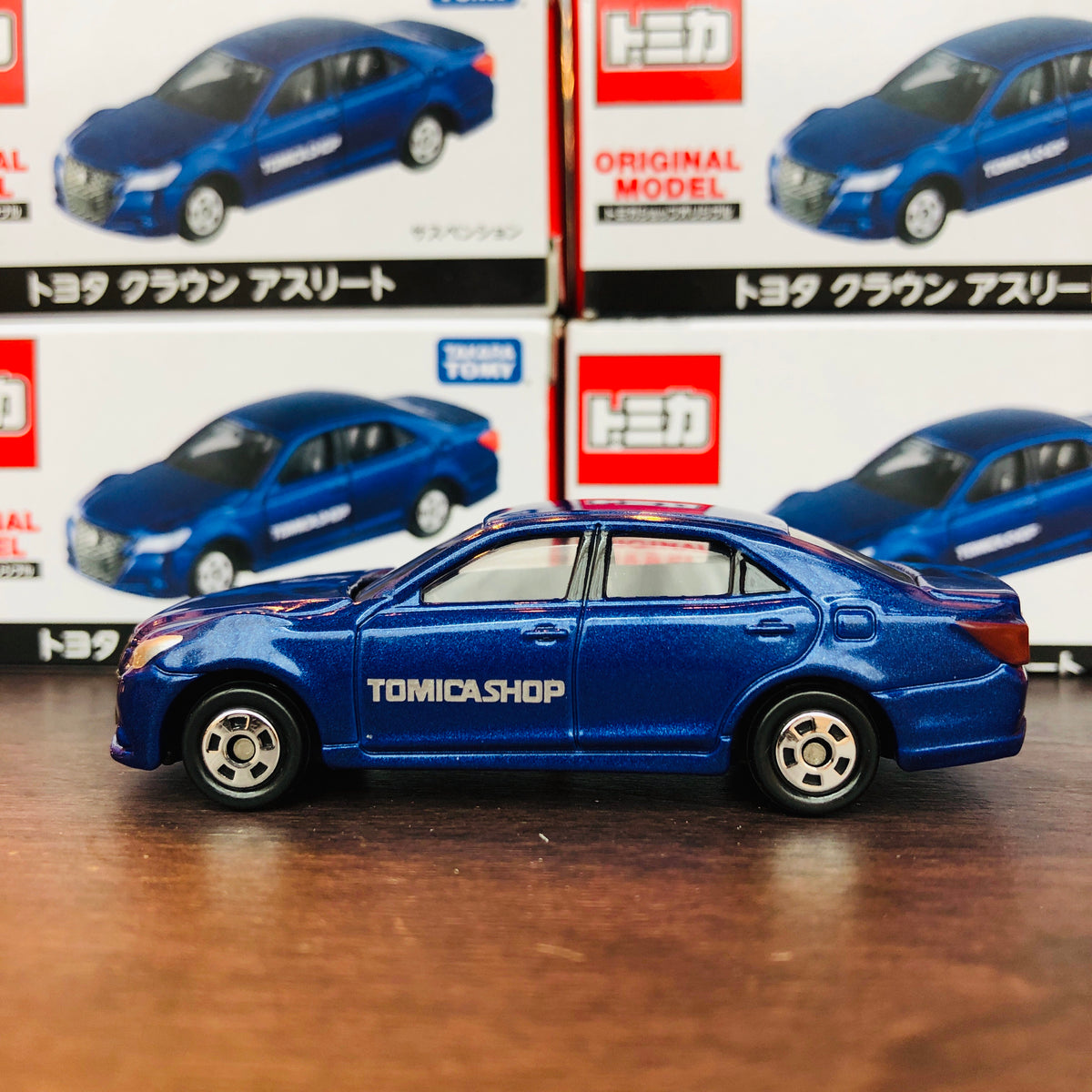 Tomica Shop Original Model Toyota Crown – Tokyo Station